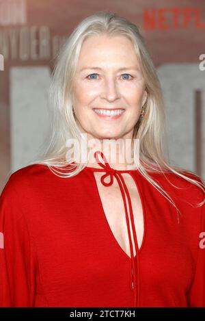 HOLLYWOOD, KALIFORNIEN - 13. DEZEMBER: Christine Kellogg-Darrin, Skylar ...