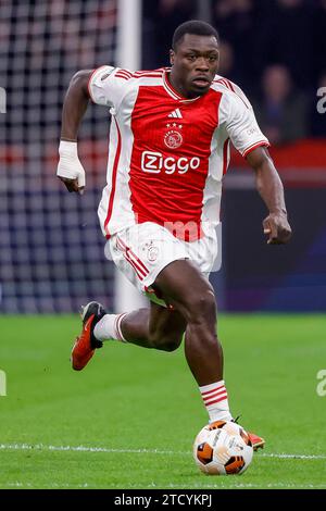 AMSTERDAM, NIEDERLANDE - 14. DEZEMBER: Brian Brobbey (Ajax) sieht beim ...