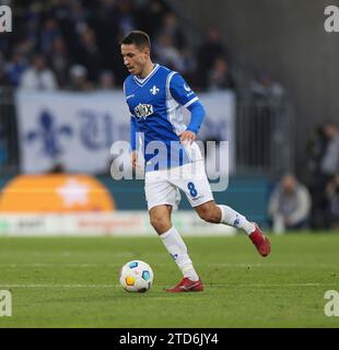 Fabian Schnellhardt (SV Darmstadt 98, #08) nach der Niederlage ...