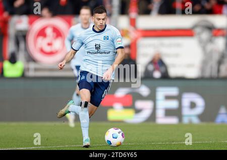 Bild: Laszlo Benes (Hamburger SV, 8) (l-r). 16.12.2023, Fußball, 2. Bundesliga, 1. FC N?RNBERG ...