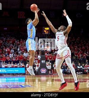 Rutgers Scarlet Knights Forward Aundre Hyatt (5) schießt in der ersten ...