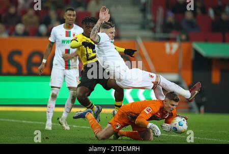 Finn Dahmen vom FC Augsburg Jeffrey Gruweleeuw vom FC Augsburg Samuel ...