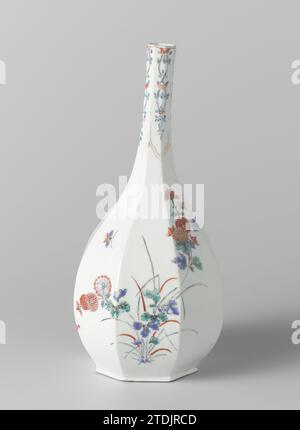 Birnenförmige Flaschenvase mit Blumenrollen, anonym, ca. 1680 - ca ...