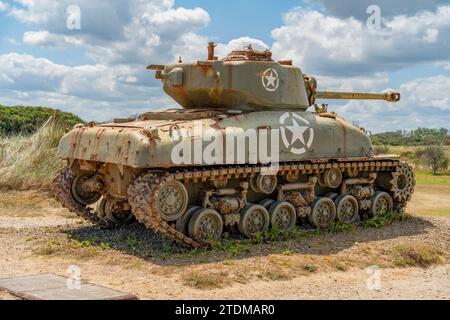 Historischer Panzer am Utah Beach, einer der fünf Gebiete der ...