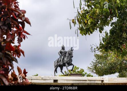Die Statue des indischen Kriegers maharana pratap am Tag aus ...