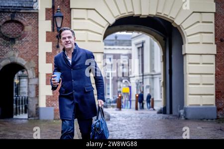 DEN HAAG - scheidender Mark Rutte Premierminister im Gespräch mit Jan ...