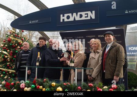 Der Titan Discovery Ridden by Liam Harrison (rechts) gewinnt die WB ...