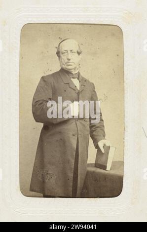 Studio-Porträt von Jan van Geuns in Toga, um 1863 - um 1866 ...