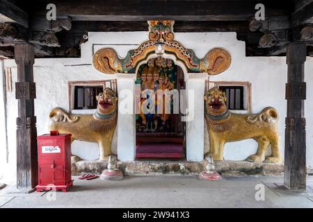 EMBEKKE, SRI LANKA - 30. AUGUST 2023 : der heilige Bodhi-Baum bei ...
