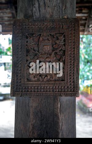 EMBEKKE, SRI LANKA - 30. AUGUST 2023 : der heilige Bodhi-Baum bei ...