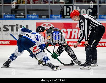 Linienmann Yannik Koziol. Augsburger Panther gegen Schwenninger Wild ...