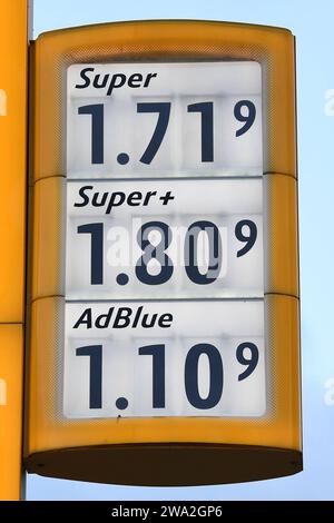 Spritpreise die Preise für Diesel und Benzin werden am 01.01.2024 an ...