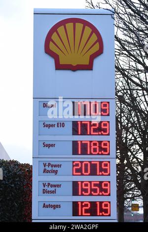 Spritpreise die Preise für Diesel und Benzin werden am 01.01.2024 an ...