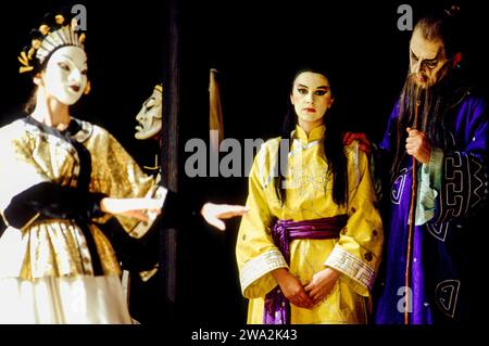 Angela Gheorghiu (Liu), Gwynne Howell (Timur) in TURANDOT an der Royal ...