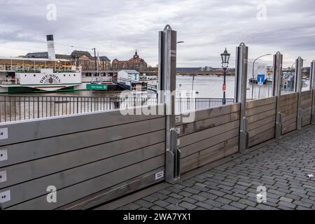 Flutschutz am Terrassenufer - Hochwasser an der Elbe in Dresden ...