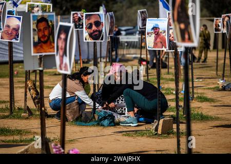 5. Januar 2024, Israel, Re'im: Überlebende und Familien der Opfer ...