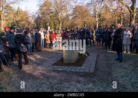 Anlässlich des 90. Jahrestage seiner Hinrichtung weihen die Stadt ...