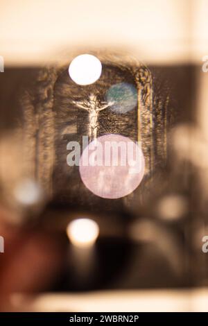 Rembrandt Kunsthaus Apolda 12012024 - der Vorsitzende des Kunstvereins Apolda, Hans Jürgen Giese ...