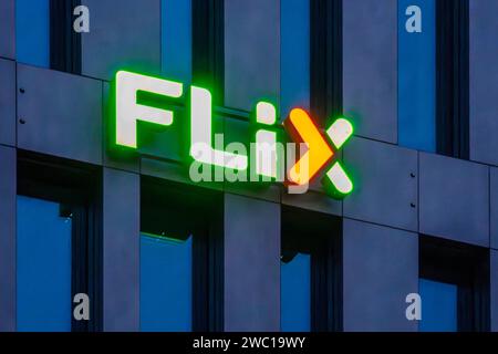 Flix-Logo an der Flixbus Zentrale in München, Januar 2024 Deutschland ...