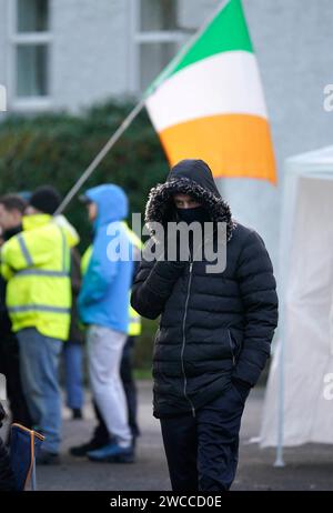 Demonstranten im Racket Hall Hotel in Roscrea, Co Tipperary ...