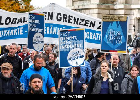 Berliner Protest gegen AFD-Rechten und Bauern, die im Januar 2024 ...
