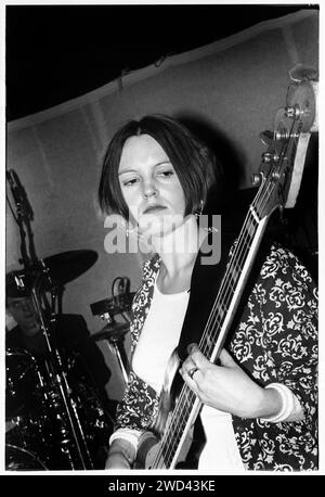 Luke Haines von den Auters spielte am 23. Mai 1994 live im Bristol ...