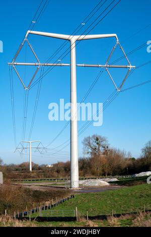 „T-Pylons“ im neuen Design, Teil des Hinkley Point C Connection Project ...