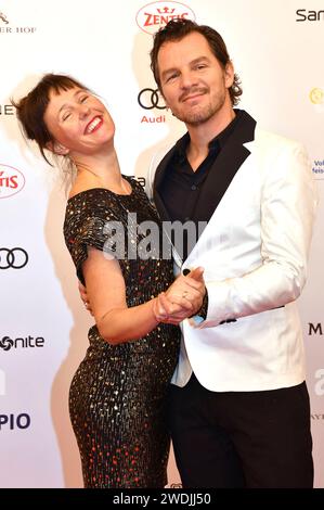 Deutscher Filmball 2024 Zora Thiessen und Felix Klare beim deutschen ...