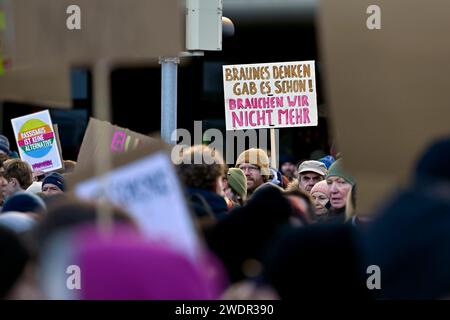 Demonstration gegen Recht in Nürnberg: Am Samstagnachmittag gehen in Nürnberg laut Polizei etwa ...
