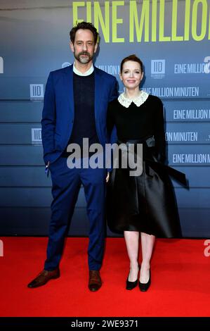 Karoline Herfurth mit Ehemann Christopher Doll bei der Premiere des Kinofilms eine Million ...