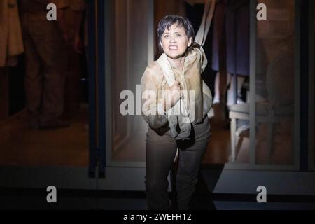 Ensemble Hauptdarsteller sind Lisa Birke Balzer, Steffi Krautz, Peter RenÃ Lüdicke, Jörg Pose ...