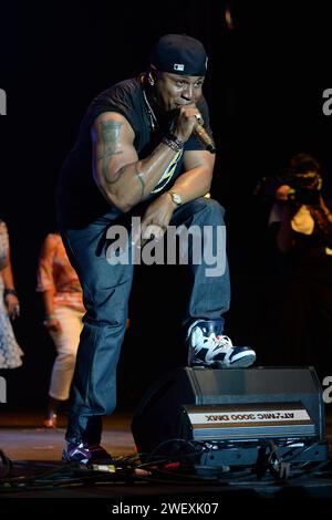 MIAMI GARDENS, FL - 16. März: LL Cool J auf der Bühne, der während der ...