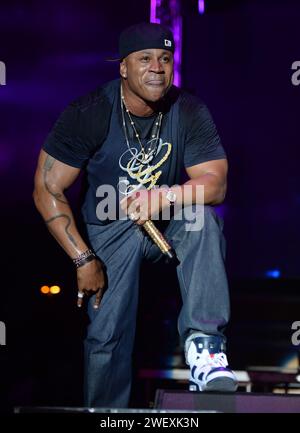 MIAMI GARDENS, FL - 16. März: LL Cool J auf der Bühne, der während der ...