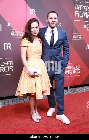 Maya Haddad und Jonathan Müller bei der Verleihung des 45. Bayerische ...