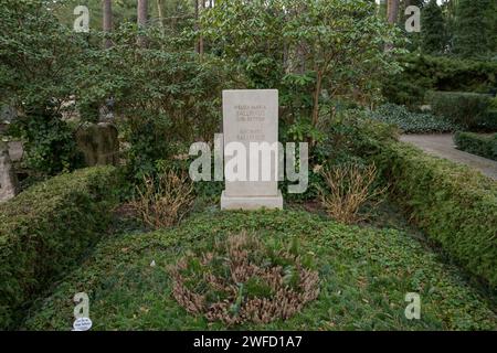 Helga Maria und Michael Ballhaus, Grab, Waldfriedhof Dahlem, Hüttenweg ...