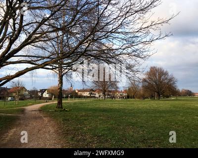 Blick auf Sandweier Baden-Baden mit Friedhof und Kirche St. Katharina ...