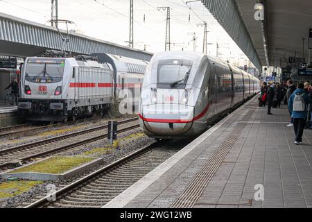 Eisenbahnverkehr am Münster Hauptbahnhof. Intercity Zug IC2 ...