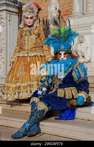 Kostume Fur Karneval In Venedig