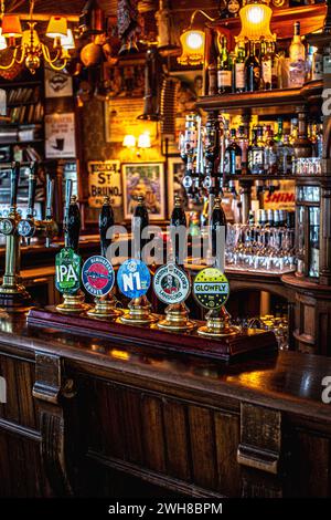 Im Hemingford Arms Pub an der Hemingford Road in London, Großbritannien ...