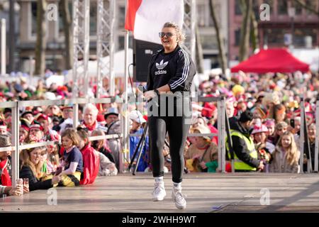 Kolner Karneval Sangerin