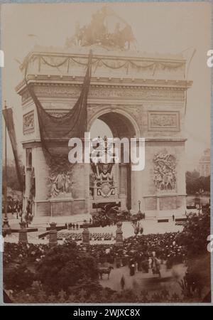 Beerdigung von Victor Hugo. Anonyme Fotografie. Zeichnen Sie auf ...