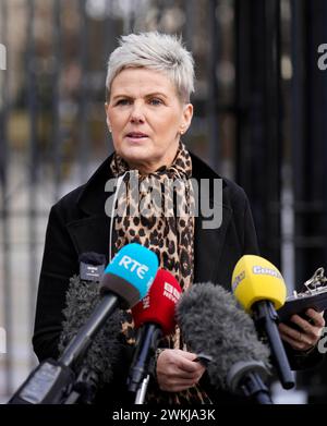 Detective Inspector Hazel Miller sprach mit den Medien vor dem Belfast ...