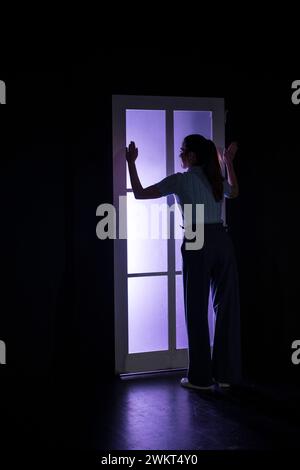 Schauspielerin Vidina Popov spielt bei einer Fotoprobe zum Stück fremd ...