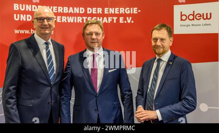 27. Februar 2024, Brandenburg, Cottbus: Dietmar Woidke (SPD, r-l ...