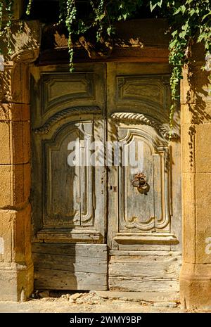 Frankreich, Aveyron, Conques, beschriftet eines der schönsten Dörfer in ...