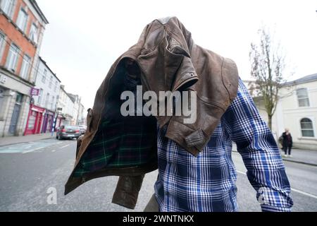 Evan Fitzgerald verlässt das Naas District Court, Co Kildare, wo drei ...