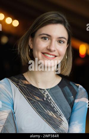 Júlia roch nimmt an der Präsentation des Stücks LA MADRE im Theater ...