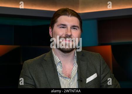 Alexander Prinz - YouTuber - der Dunkle Parabelritter - und Autor ...