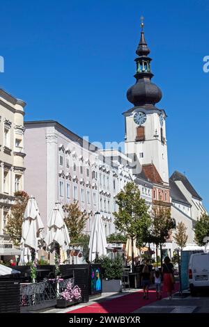 Wels: Hauptplatz Stadtplatz, Rathaus, Brunnen Stadtbrunnen im ...