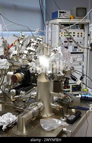 Rastertunnelmikroskop (STM) im Ultrahochvakuum (UHV), Nanophysik-Labor ...